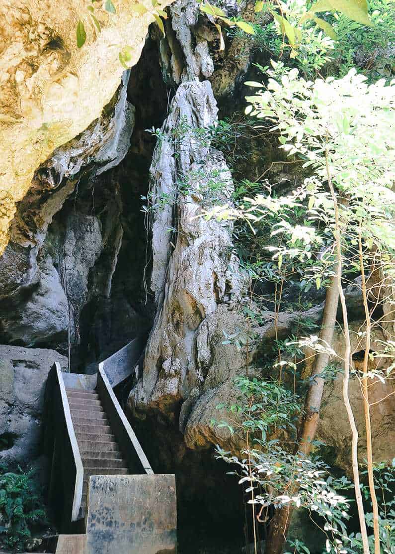 Goa Batu Cermin | Kilauan Dinding Batu Stalagmite Labuan Bajo