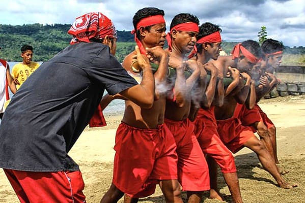 Ritual Bambu Gila Maluku Misteri Permainan Tradisional