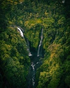 Air Terjun Lemukih | Bermain Air di Bawah Guyuran Air Terjun