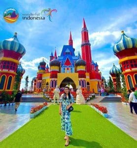 Bangunan Florawisata Dcastello | Wisata Hits Instagrammable