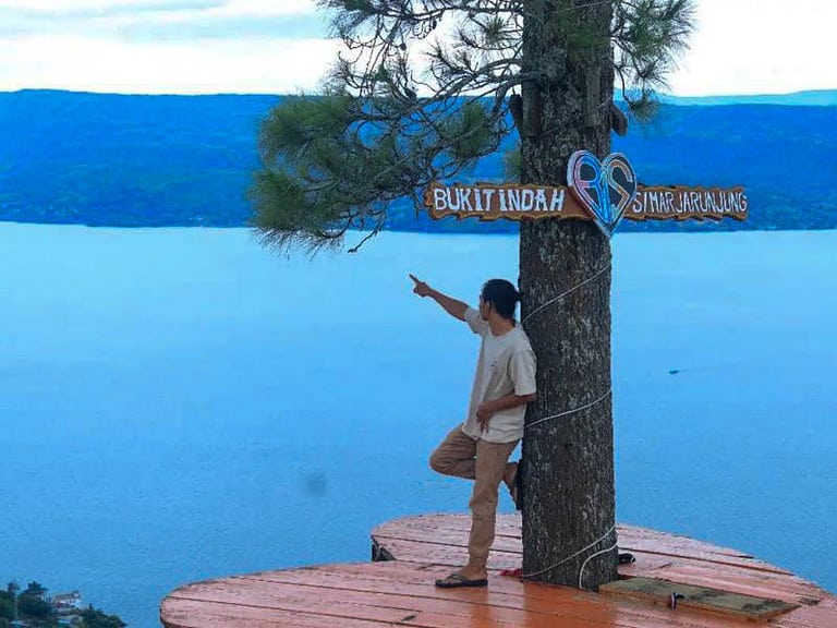 Bukit Indah Simarjarunjung Parapat | Spot Foto Danau Toba