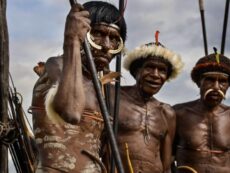 Baju Adat Tradisional Papua: Jenis, Ciri Khas, dan Fungsinya!