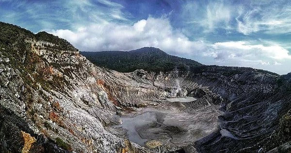 Gunung Tangkuban Perahu | Lekat dengan Legenda Sangkuriang