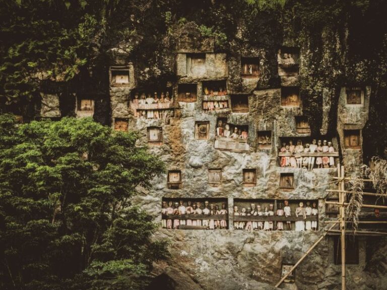 Wisata Budaya Tana Toraja 4 Destinasi Paling Memikat!