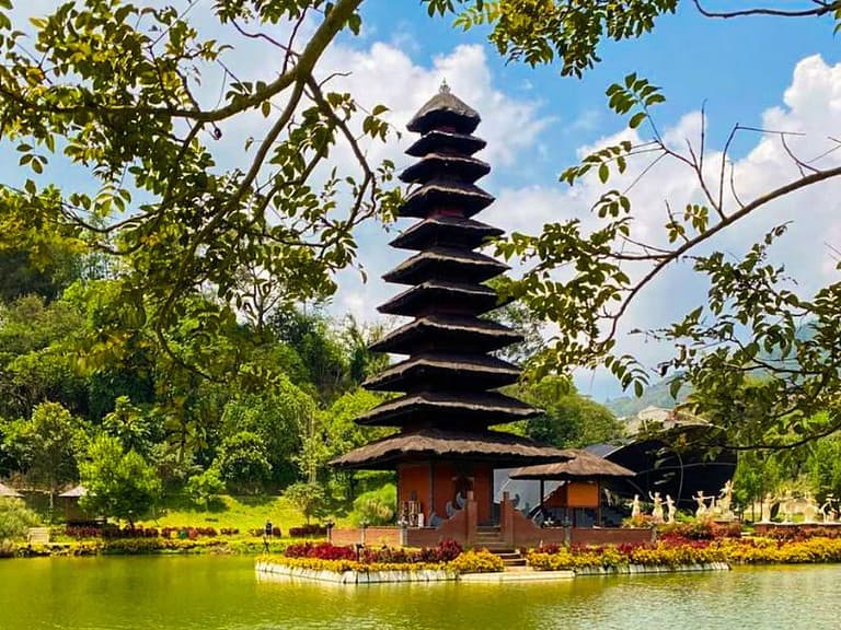 Wisata Taman Bunga Bandung 5 Paling Populer dan Cantik!